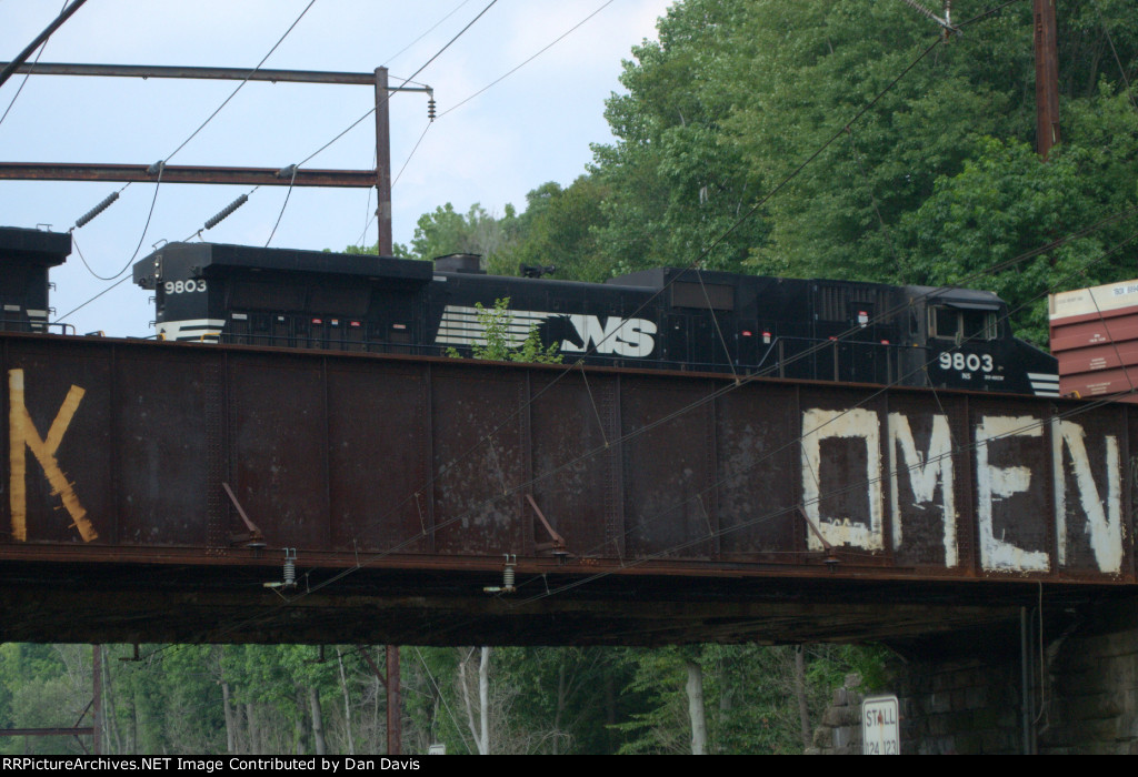 NS C40-9W 9803 trails on 17G